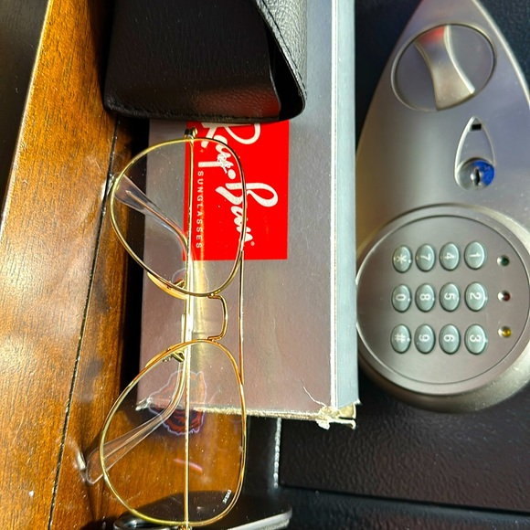 Ray-Ban | Accessories | Transition Aviators To Make You Look Cool And ...